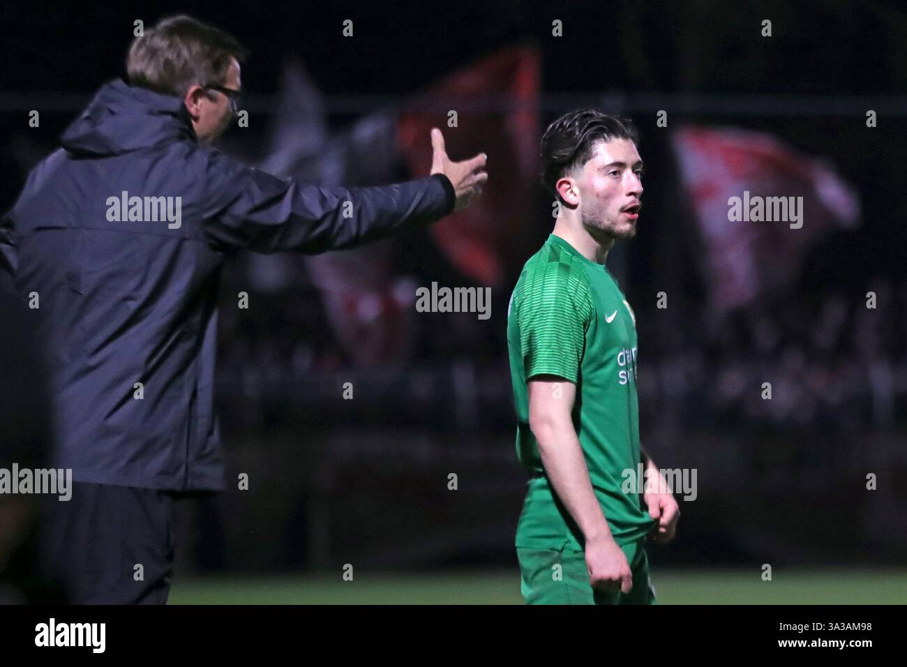 Leipzig, Deutschland. 14th Mar, 2025. Valon Aliji (14, Chemie Leipzig) erh?lt Trainer ...