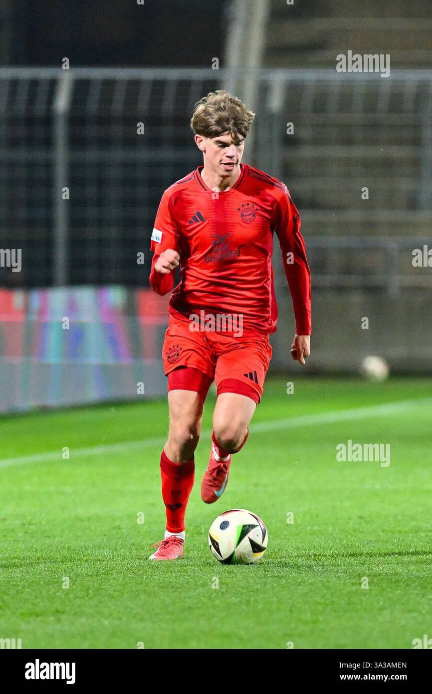 Muenchen, Deutschland. 14th Mar, 2025. am Ball Guido DELLA ROVERE (FC ...