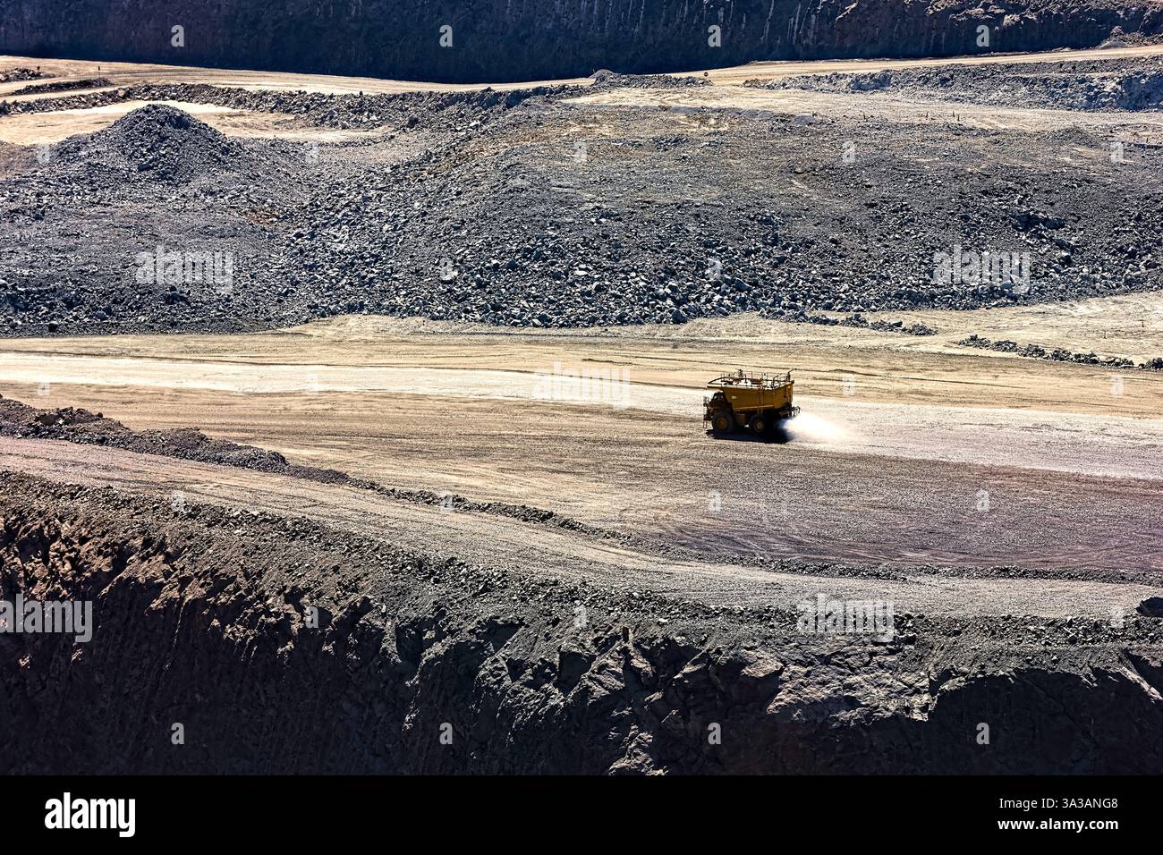 Super pit gold mine with Kalgoorlie, Western Australia Stock Photo - Alamy