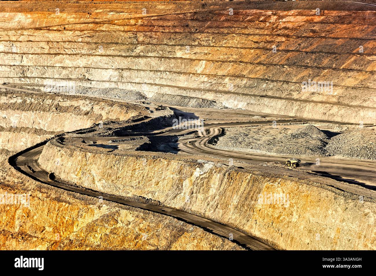 Super pit gold mine with Kalgoorlie, Western Australia Stock Photo - Alamy