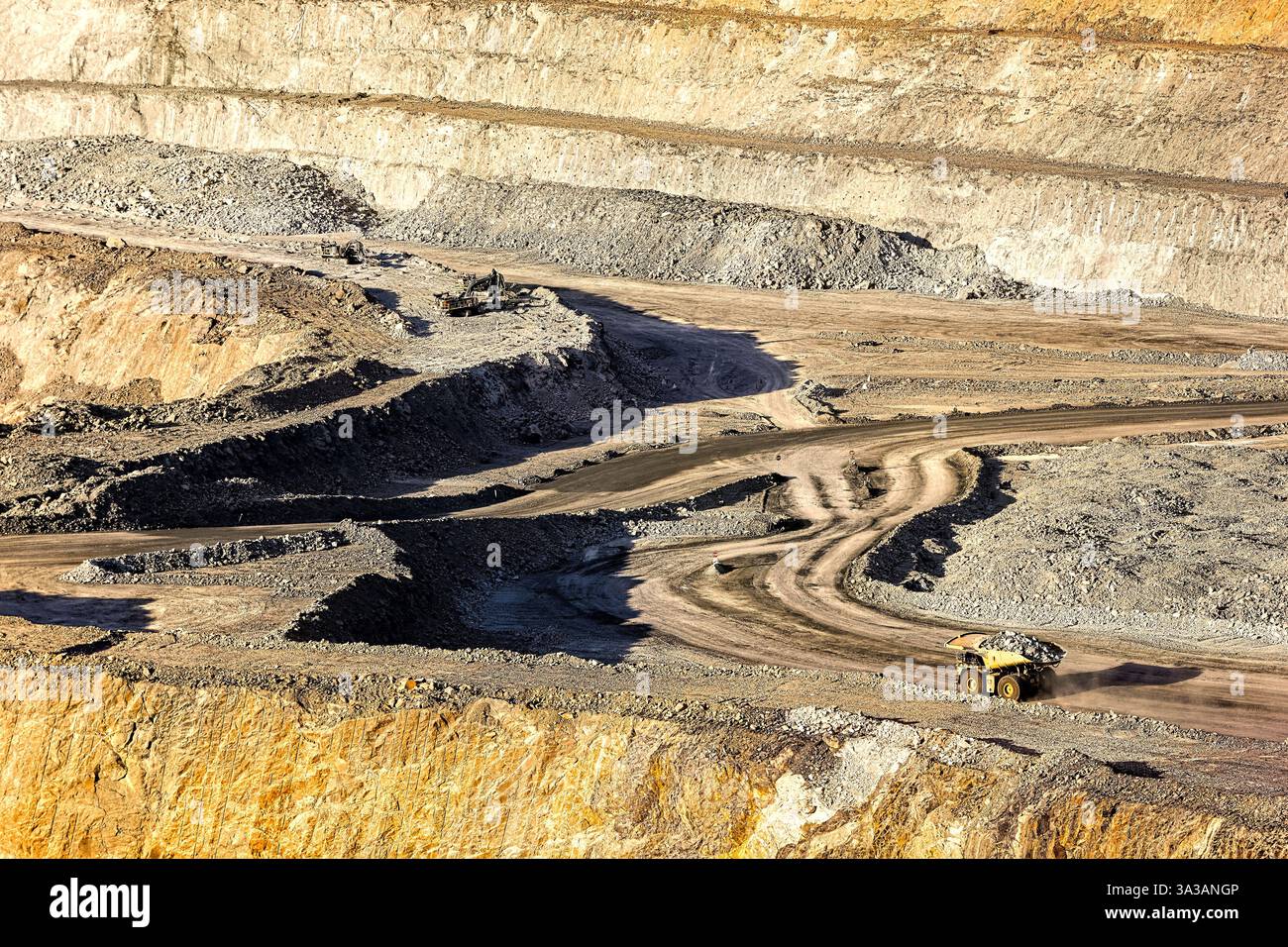 Super pit gold mine with Kalgoorlie, Western Australia Stock Photo - Alamy