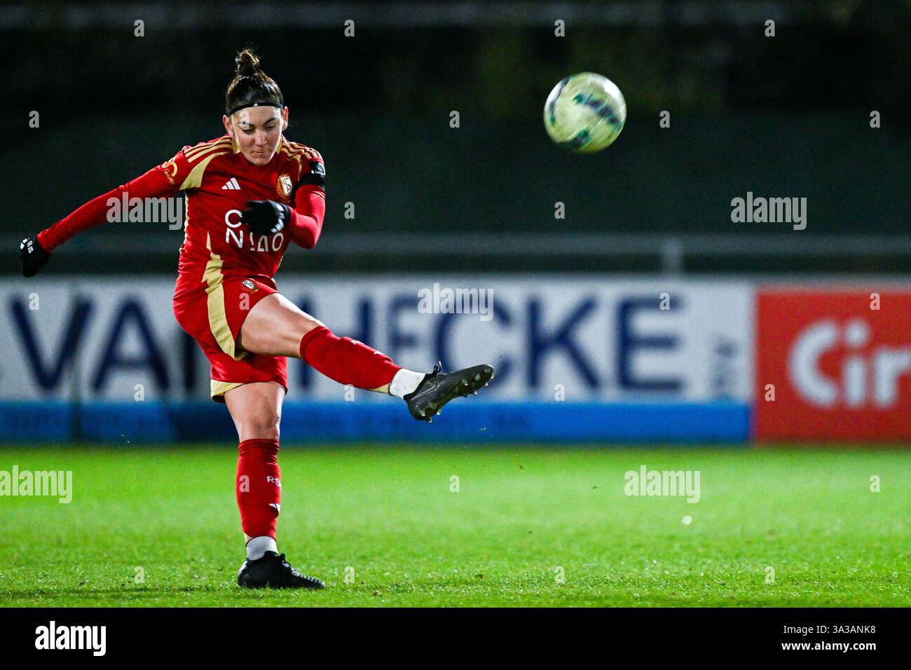 Gent, Belgium. 14th Mar, 2025. Noemie Gelders (10) of Standard pictured ...