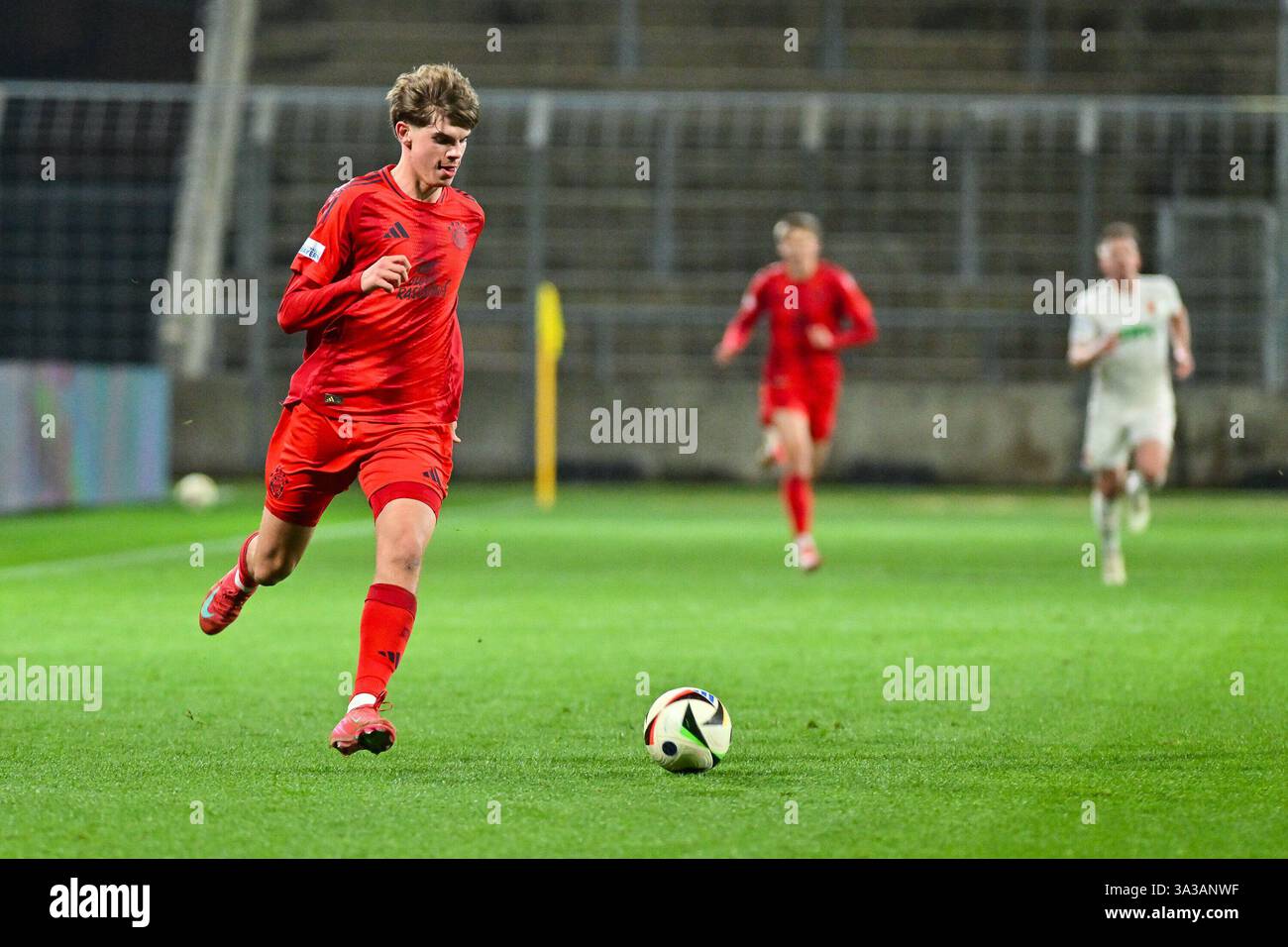 Muenchen, Deutschland. 14th Mar, 2025. am Ball Guido DELLA ROVERE (FC ...