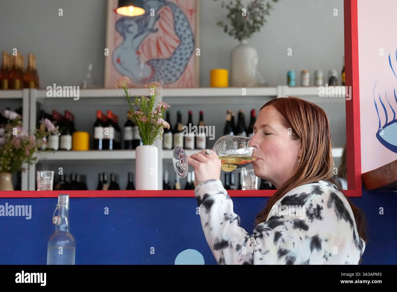 Sarah Starr drinks a glass of Domaine Reverdy Ducroux Sancerre Cuvée ...