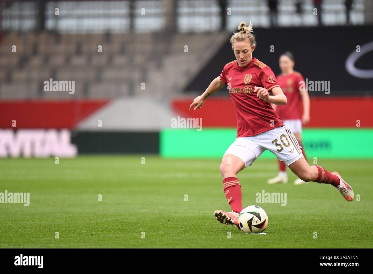 Carolin Simon (30 FC Bayern) in Aktion beim Google Pixel Frauen ...