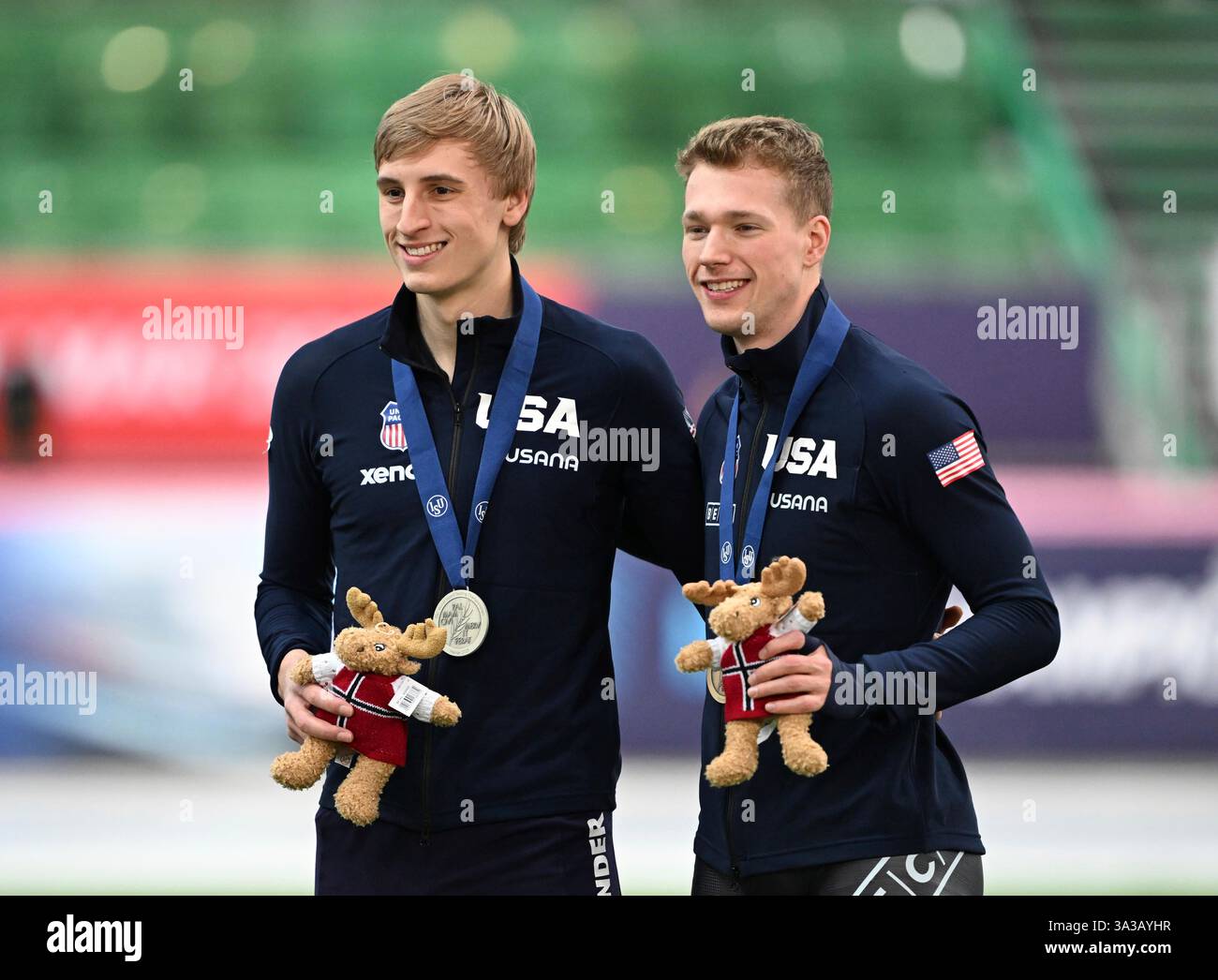 The Unites States' Jordan Stolz (L), silver; and Cooper Mcleod bronze ...