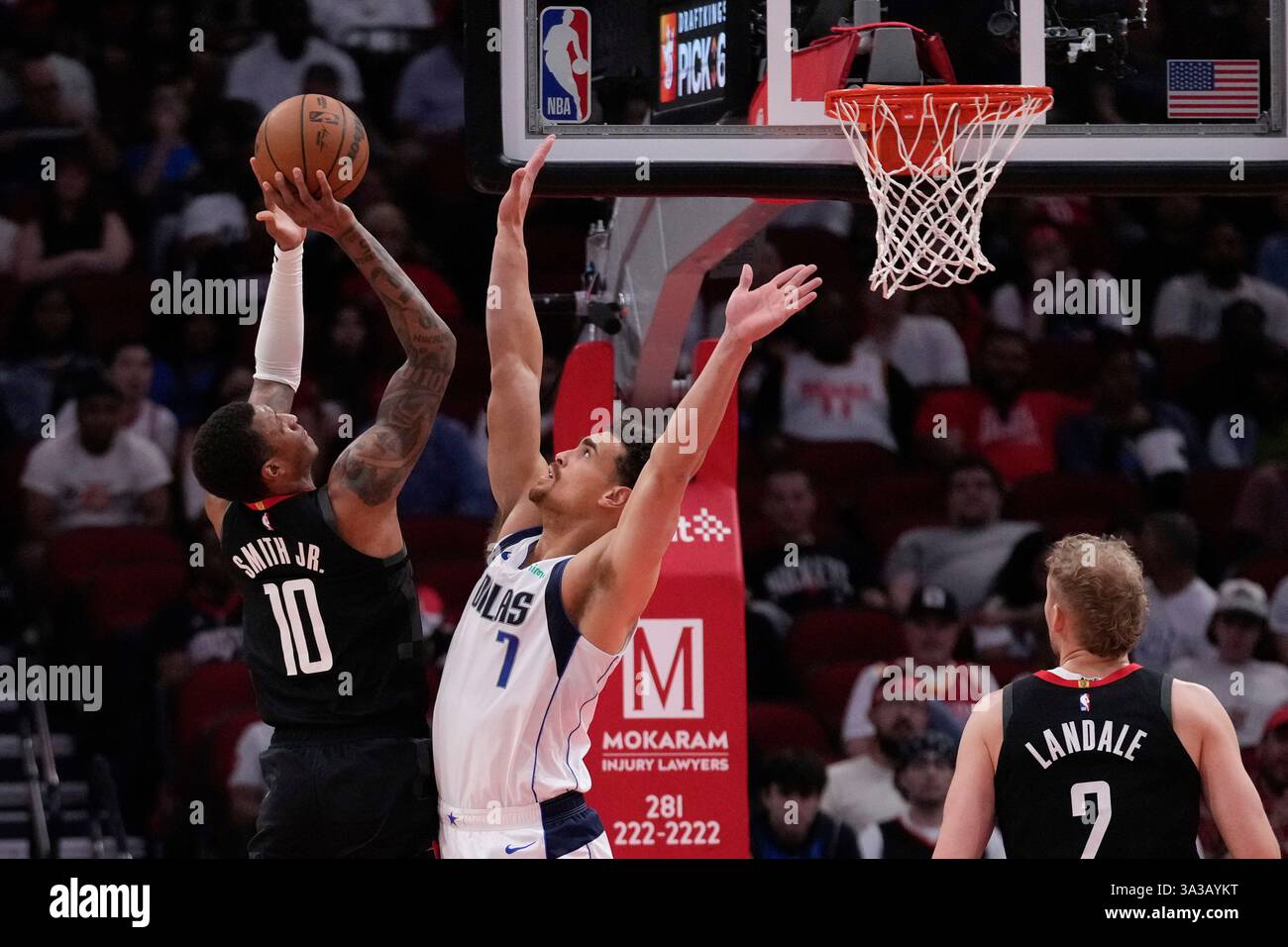 Houston Rockets forward Jabari Smith Jr. (10) shoots against Dallas ...