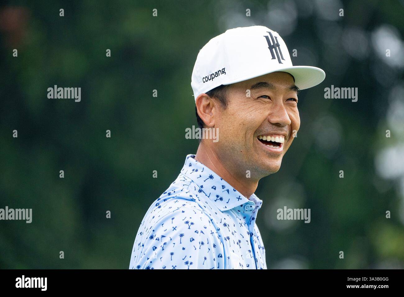 Captain Kevin Na of Iron Heads GC smiles on the driving range before ...