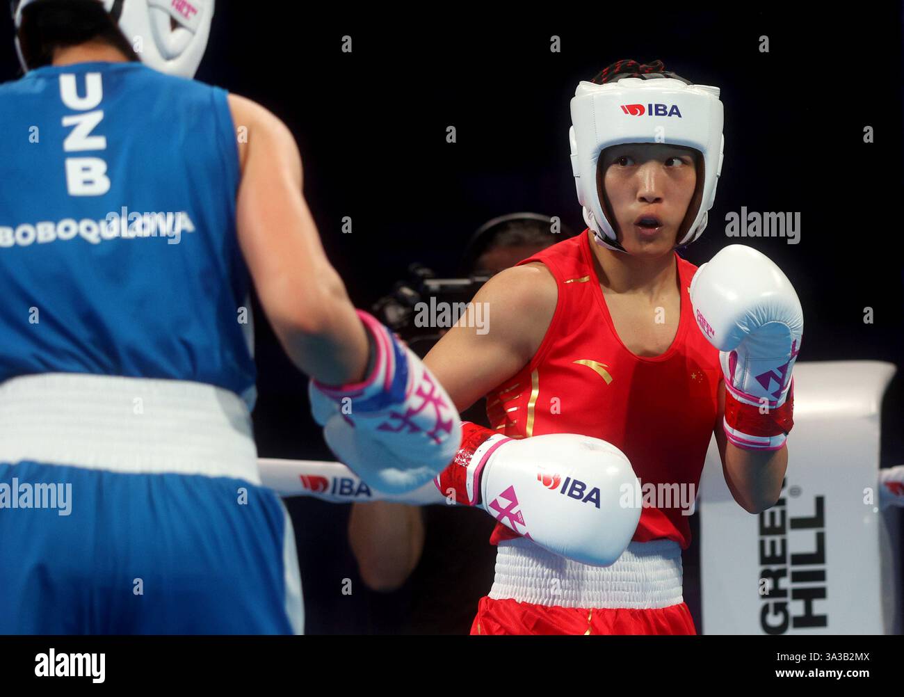 Nis. 14th Mar, 2025. Hu Meiyi (R) of China competes against Sabina ...