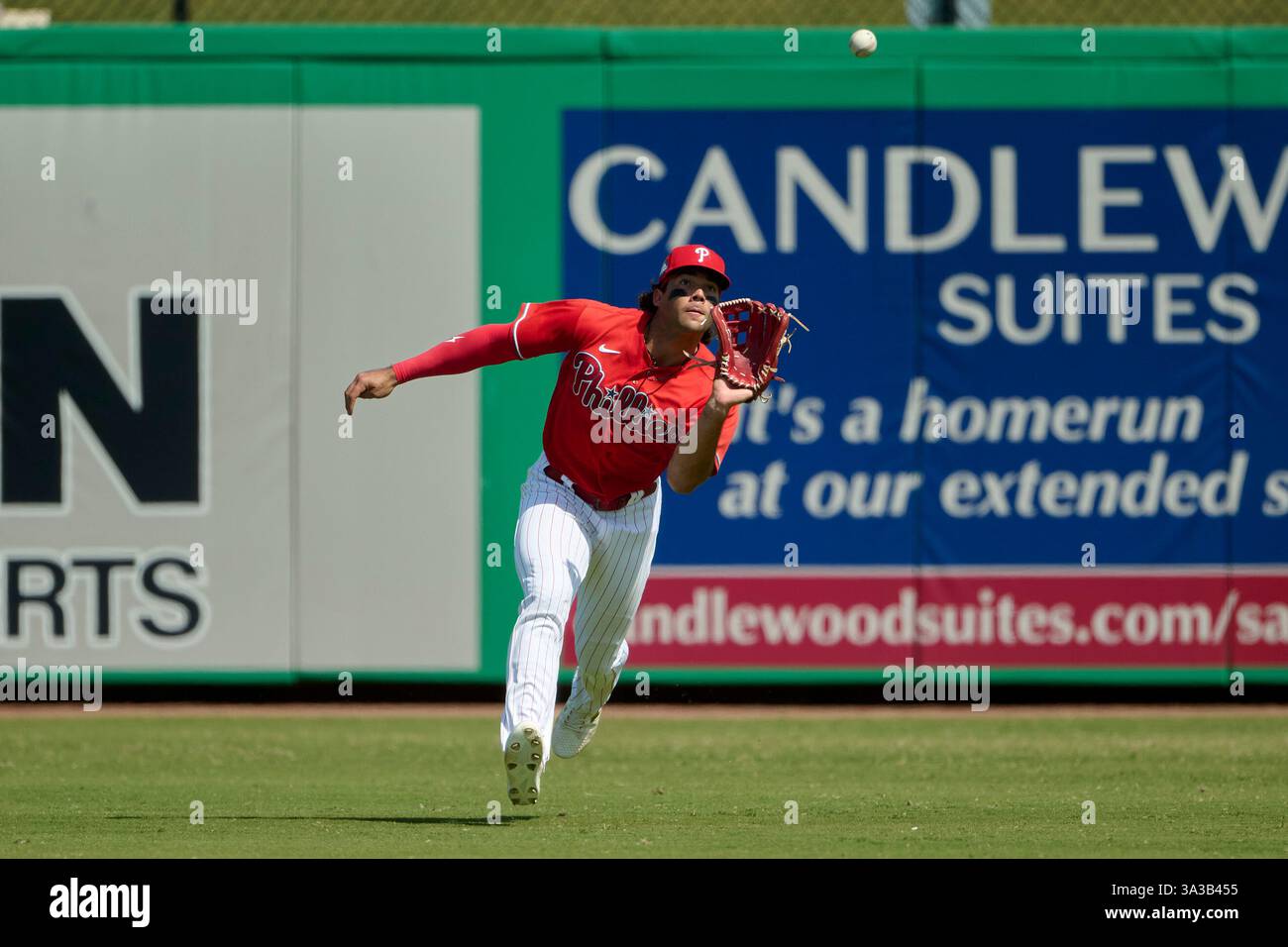 Philadelphia Phillies outfielder Gabriel Rincones Jr. (27) catching a ...