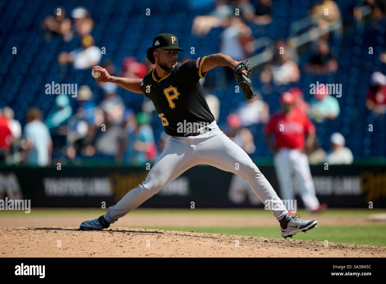 Pittsburgh Pirates pitcher Wilber Dotel (25) during an MLB Spring ...