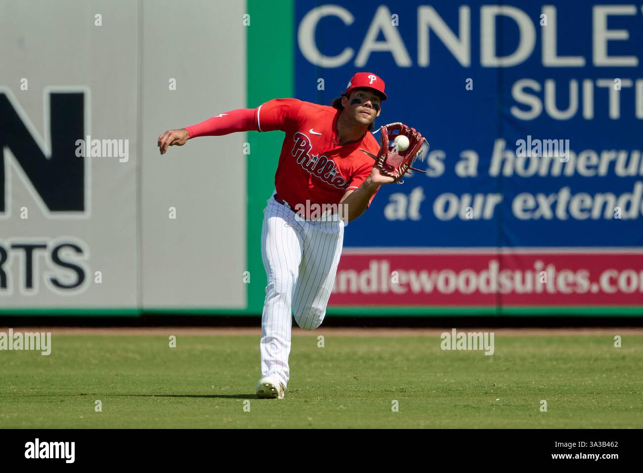 Philadelphia Phillies outfielder Gabriel Rincones Jr. (27) catching a ...