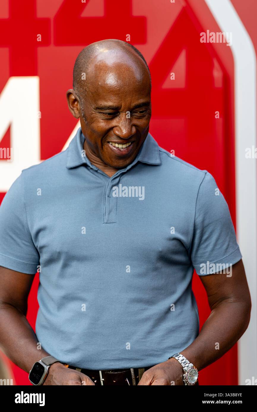 MELBOURNE, AUSTRALIA - MARCH 15: Lewis Hamilton's dad Anthony Hamilton ...