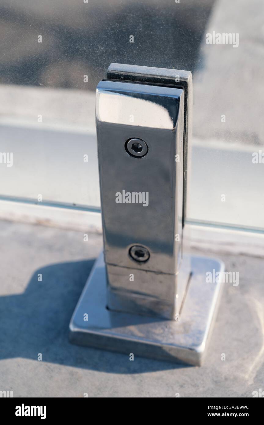 Installation of glass facade panels hi-res stock photography and images ...