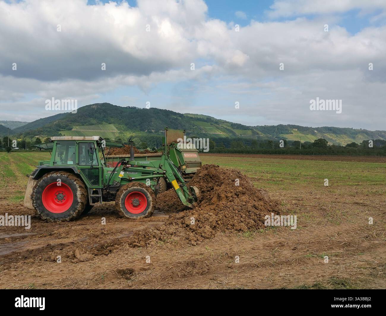 Tumbril hi-res stock photography and images - Alamy