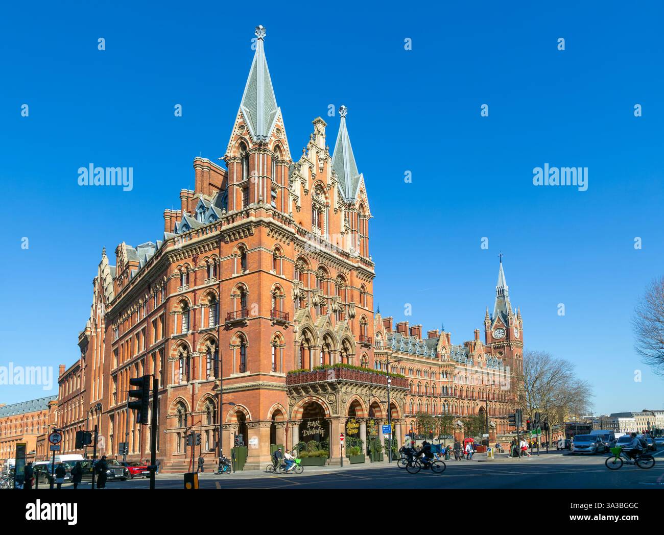 St Pancras Renaissance international railway station hotel, London ...