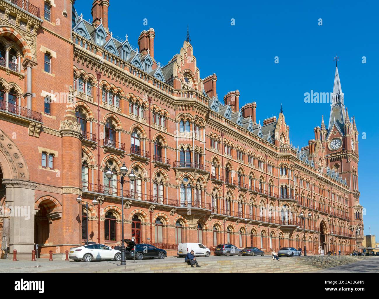 St Pancras Renaissance international railway station hotel, London ...