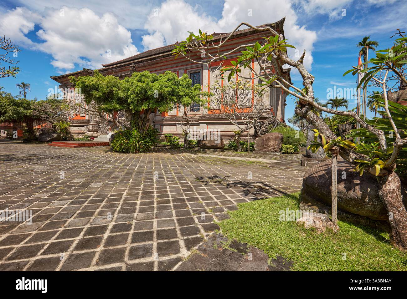 Exterior view of Rudana Museum in Ubud, Bali, Indonesia Stock Photo - Alamy