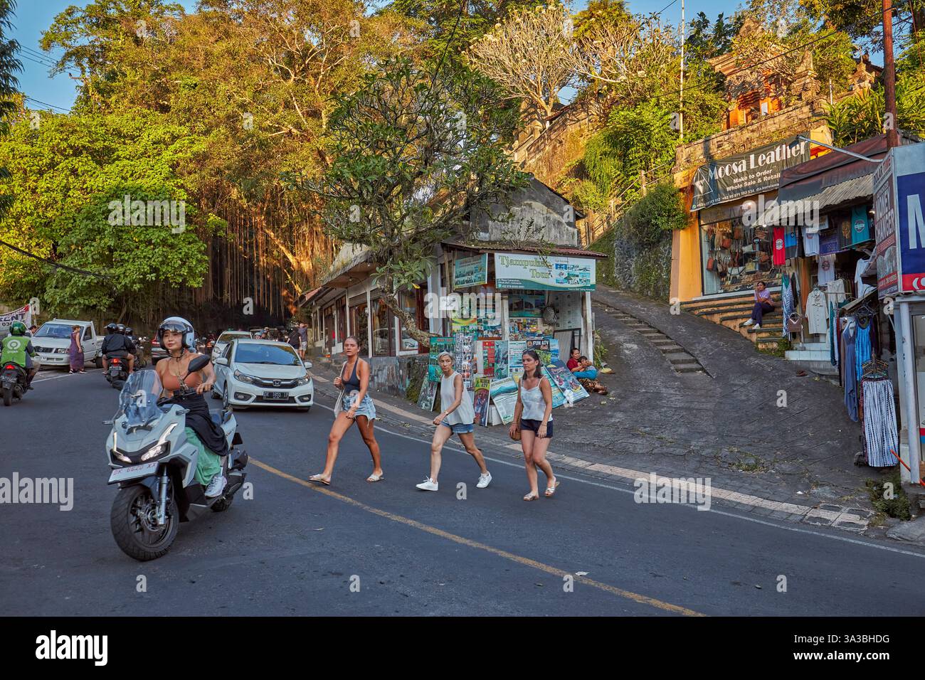 Ubud street scene hi-res stock photography and images - Alamy