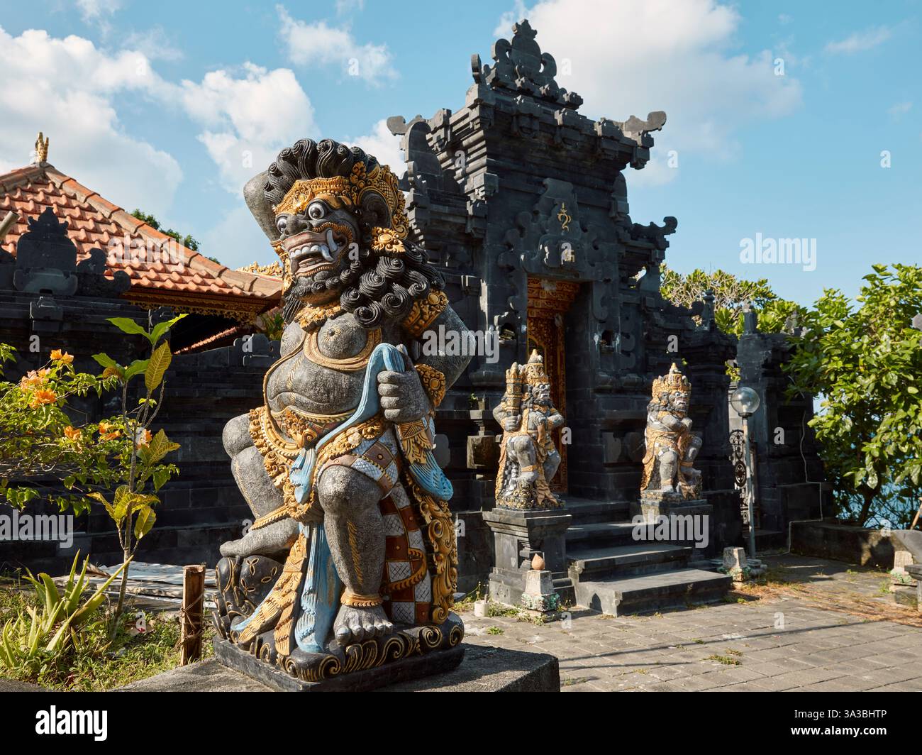 Traditional balinese stone guardian statues hi-res stock photography ...