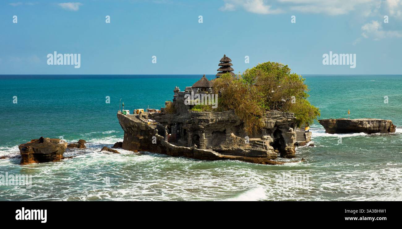 Panoramic view of the iconic Tanah Lot island temple. Bali, Indonesia ...