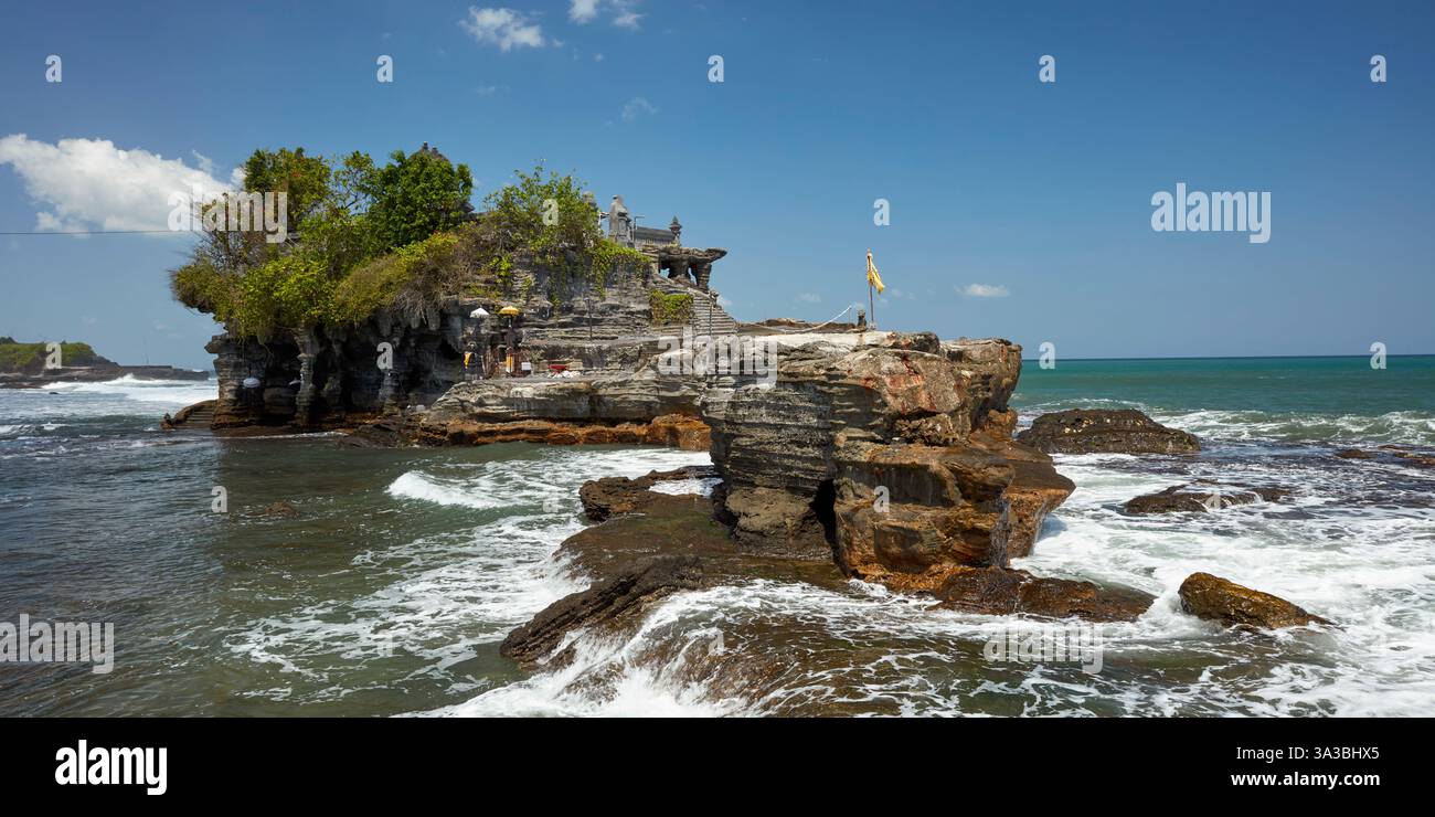 Panoramic view of the iconic Tanah Lot island temple. Bali, Indonesia ...