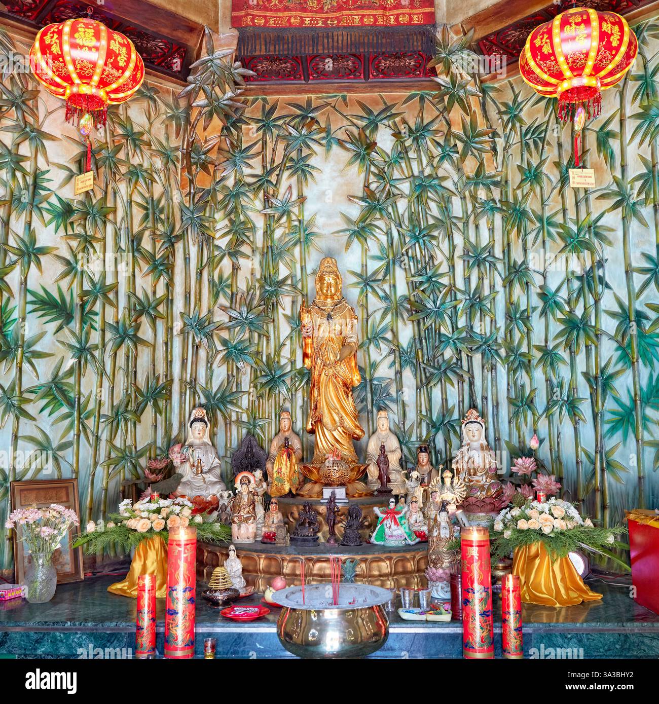 Altar in small balinese temple hi-res stock photography and images - Alamy