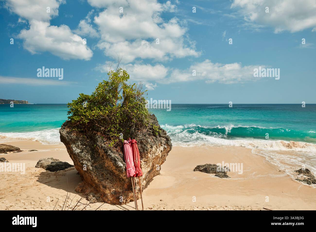 Elevated view of the scenic Dreamland Beach with fine sand and turquoise sea water. Bukit ...
