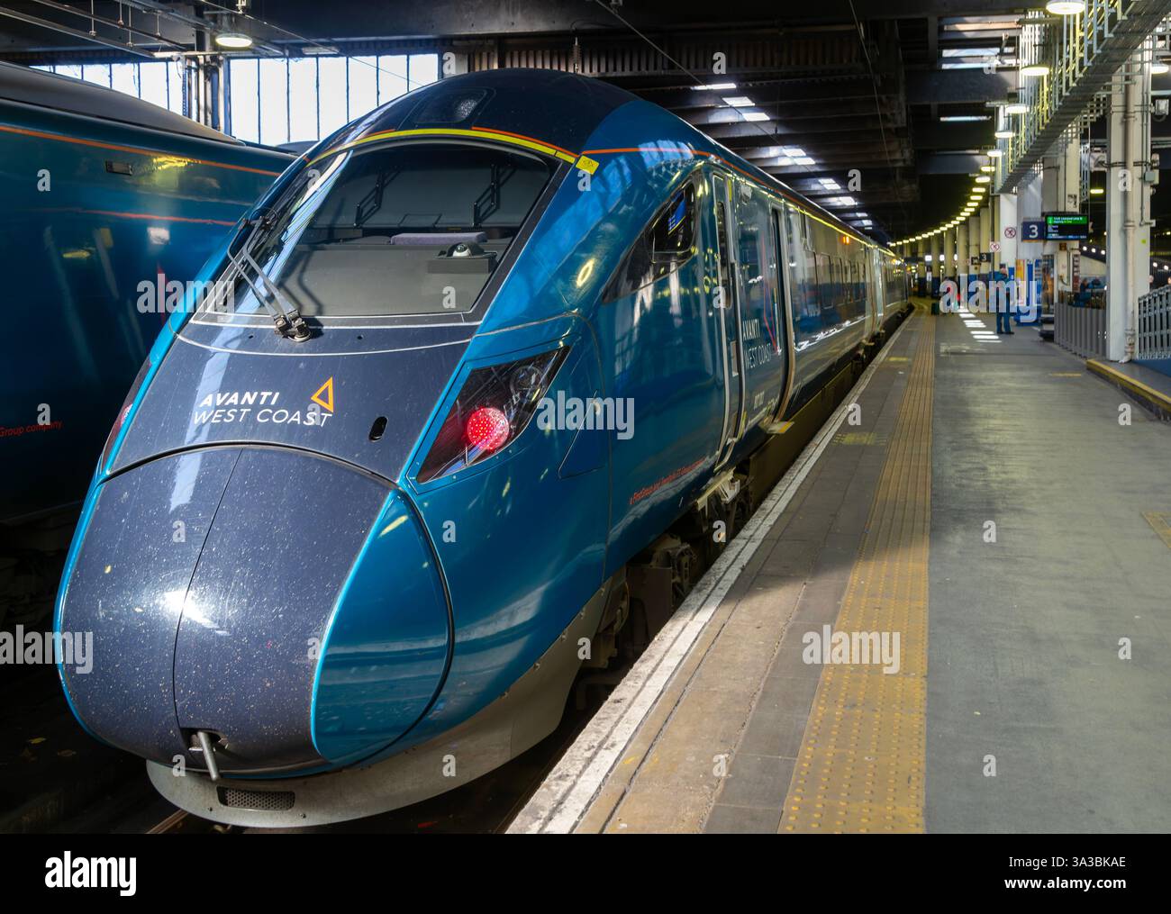 British Rail Class 807 Evero Avanti West Coast train at platform ...
