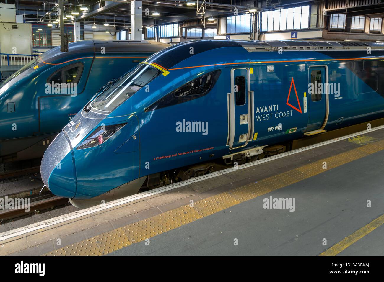 British Rail Class 807 Evero Avanti West Coast train at platform ...