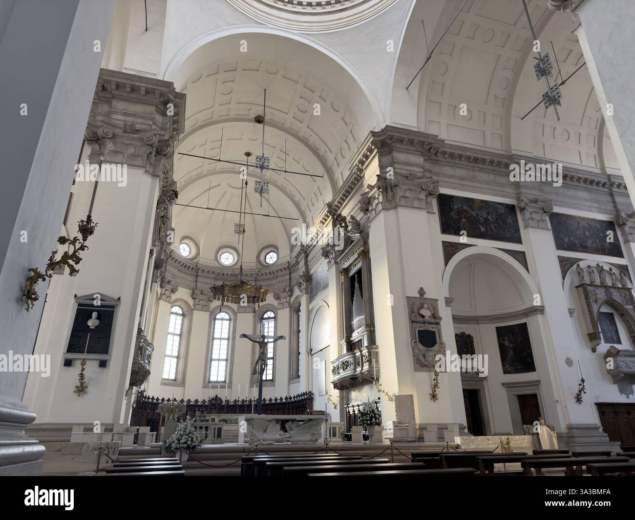 PADOVA, ITALY - OCTOBER 30, 2024: Interior of Basilica Cathedral of ...