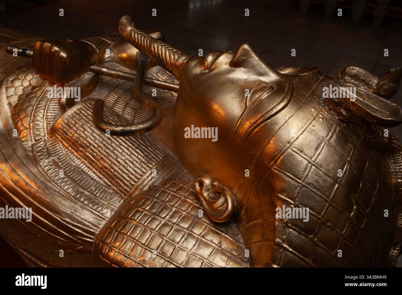 Authentic replica of The death mask of the 18th-dynasty ancient ...