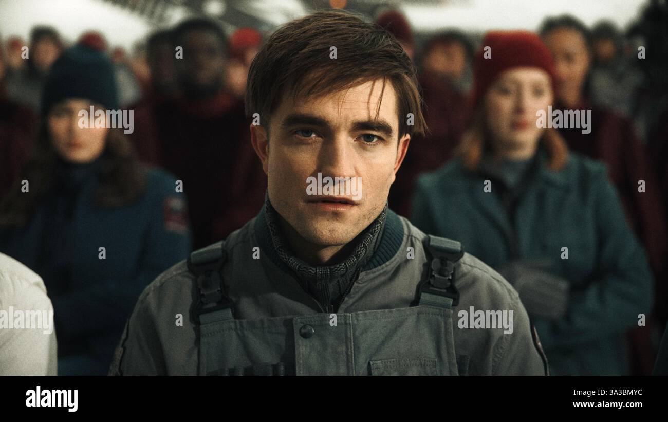 ROBERT PATTINSON in MICKEY 17 (2025), directed by BONG JOON HO. Credit ...