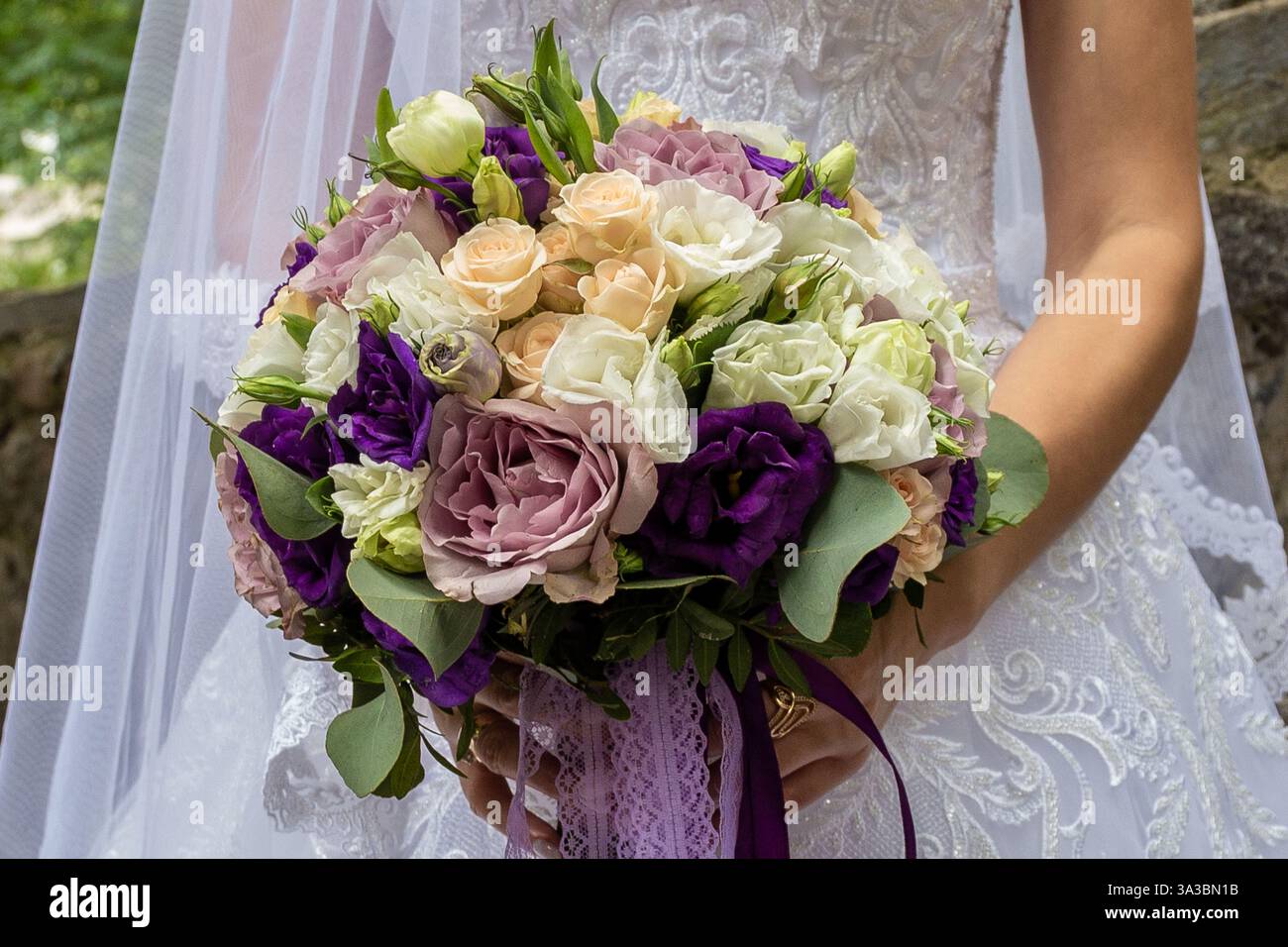 Incredibly beautiful wedding bouquet hi-res stock photography and ...