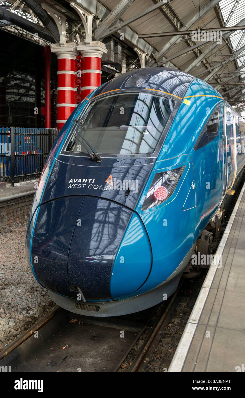 British Rail Class 807 Evero Avanti West Coast train at platform ...