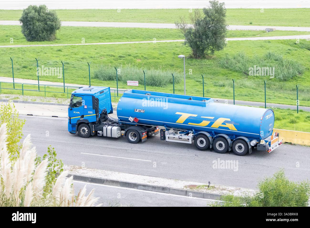 Tanker truck driving on airport hi-res stock photography and images - Alamy