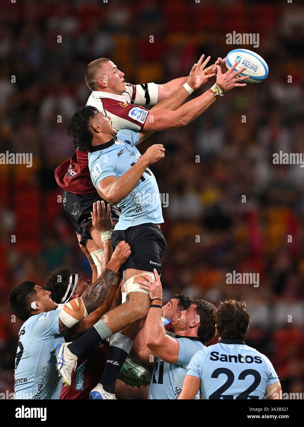 Josh Canham of the Reds wins line out ball over Rob Leota of the ...