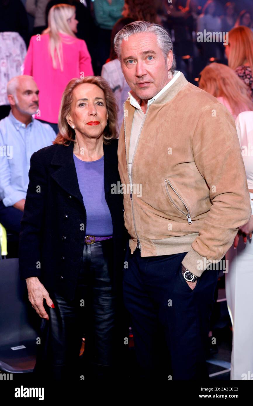 Unternehmer Franjo Pooth mit seiner Mutter Elke Pooth bei der 18 ...