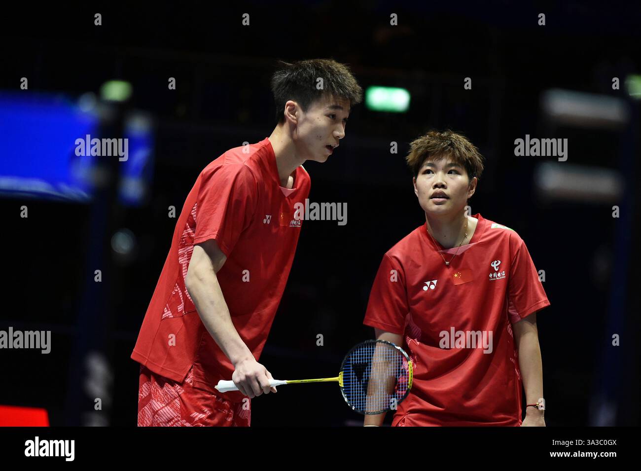 China's Huang Dong Ping and China's Jiang Zhen Bang, left, speak during ...