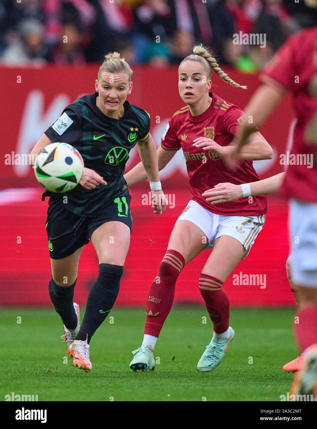 Munich, Germany. 14th Mar, 2025. Alexandra Popp, WOB Frauen 11 compete for the ball, tackling ...