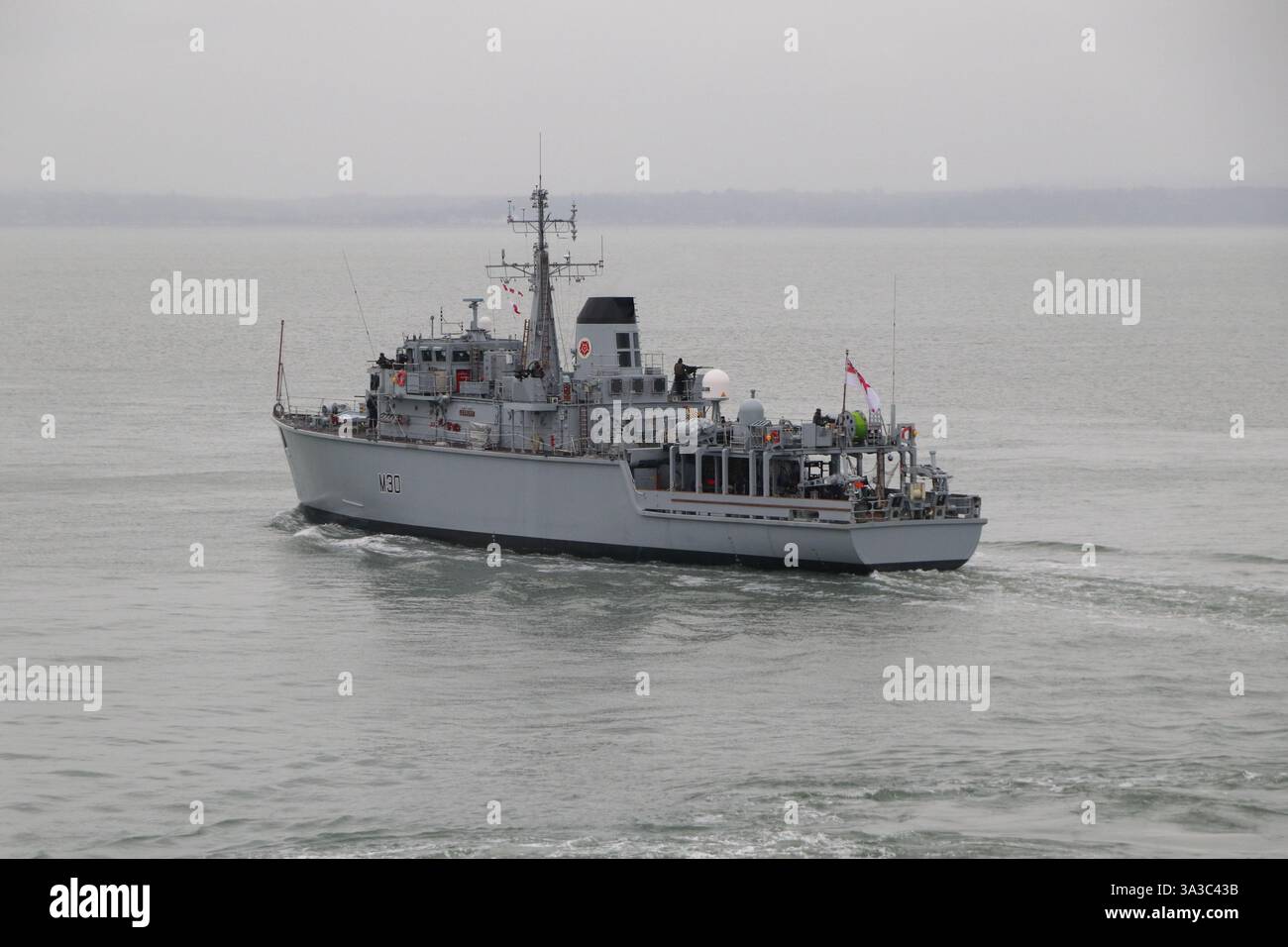 The Royal Navy warship HMS LEDBURY (M30) on The Solent Stock Photo - Alamy