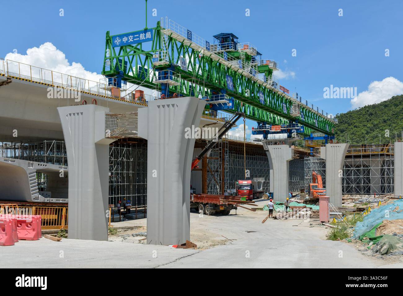 Chinese construction site in the city of Shenzhen, building a large ...