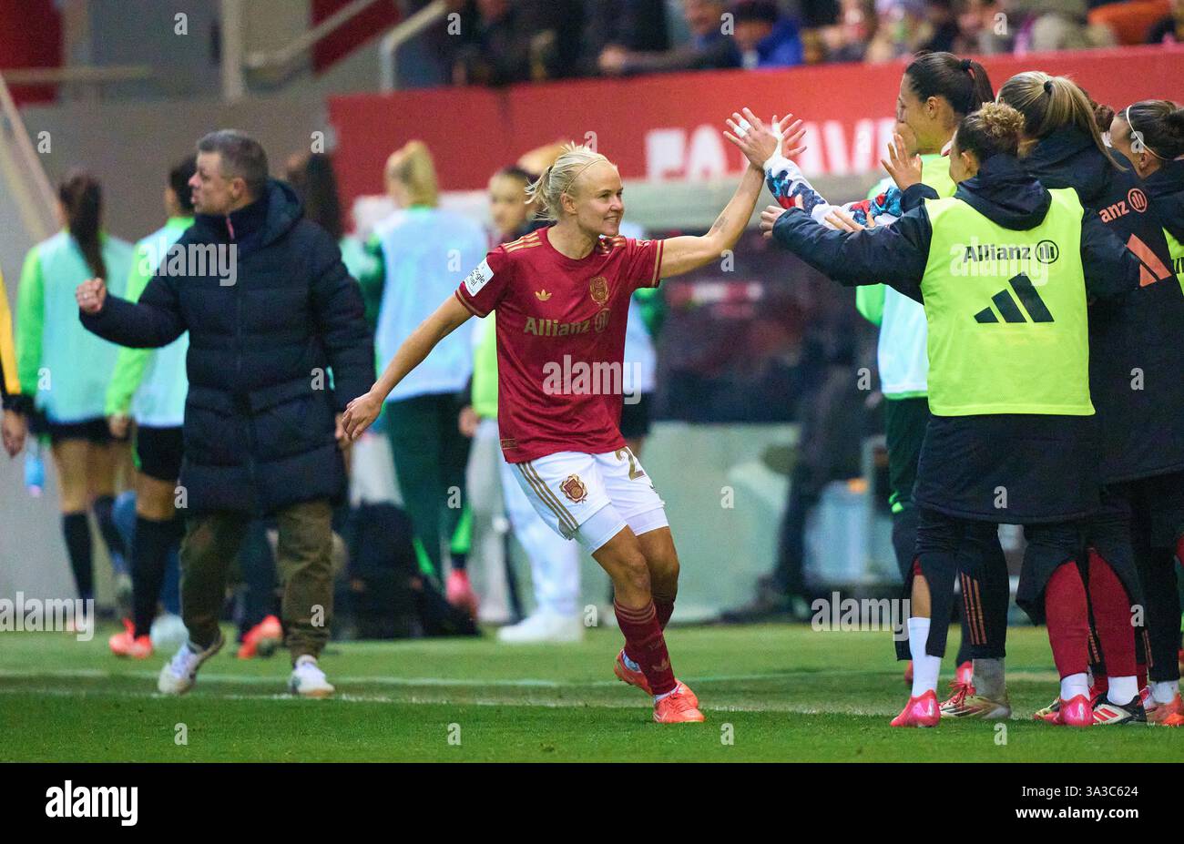Pernille Harder, FCB Women Nr. 21 celebrates her goal, happy, laugh ...
