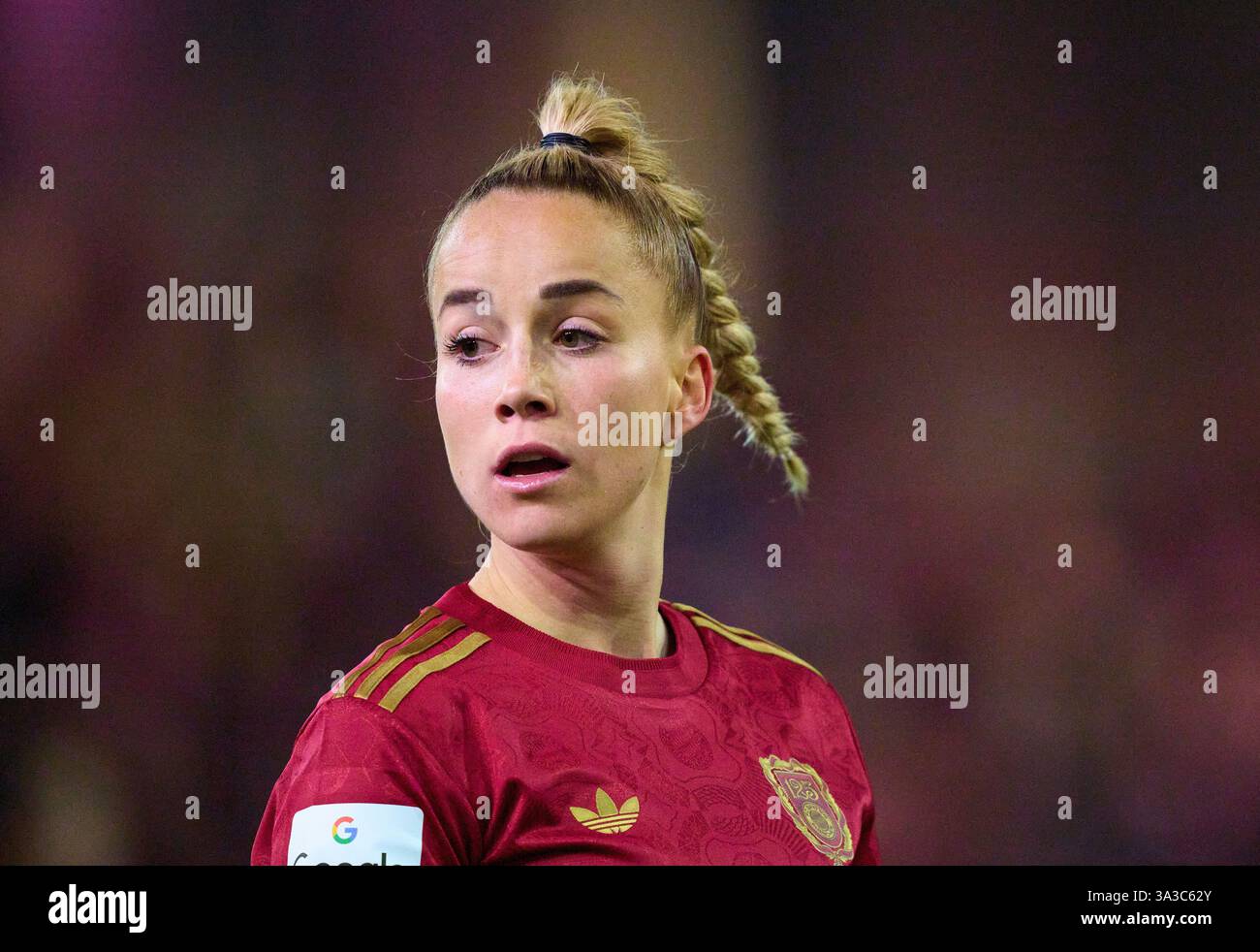 Munich, Germany. 14th Mar, 2025. Giulia GWINN, FCB Women Nr. 7 in the women football match FC ...