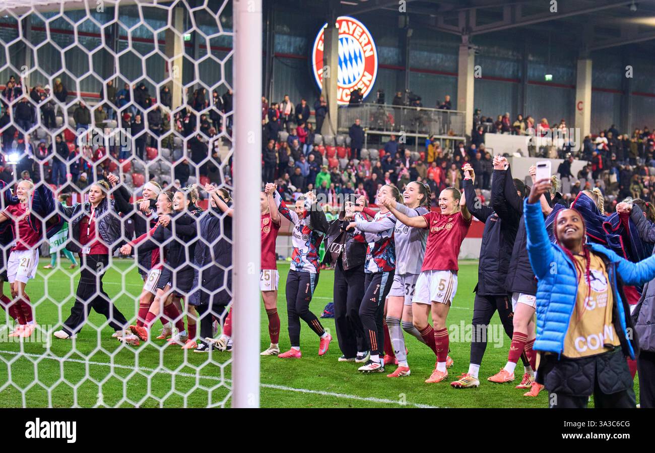 Team FCB with Franziska Kett, FCB Women 20 Lena Oberdorf, FCB Women 8 ...