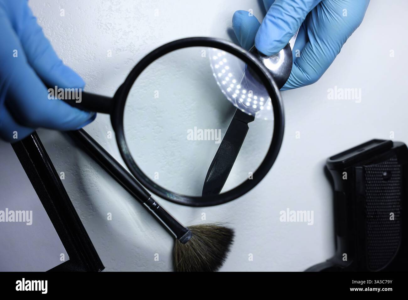 Forensic evidence glass hi-res stock photography and images - Alamy