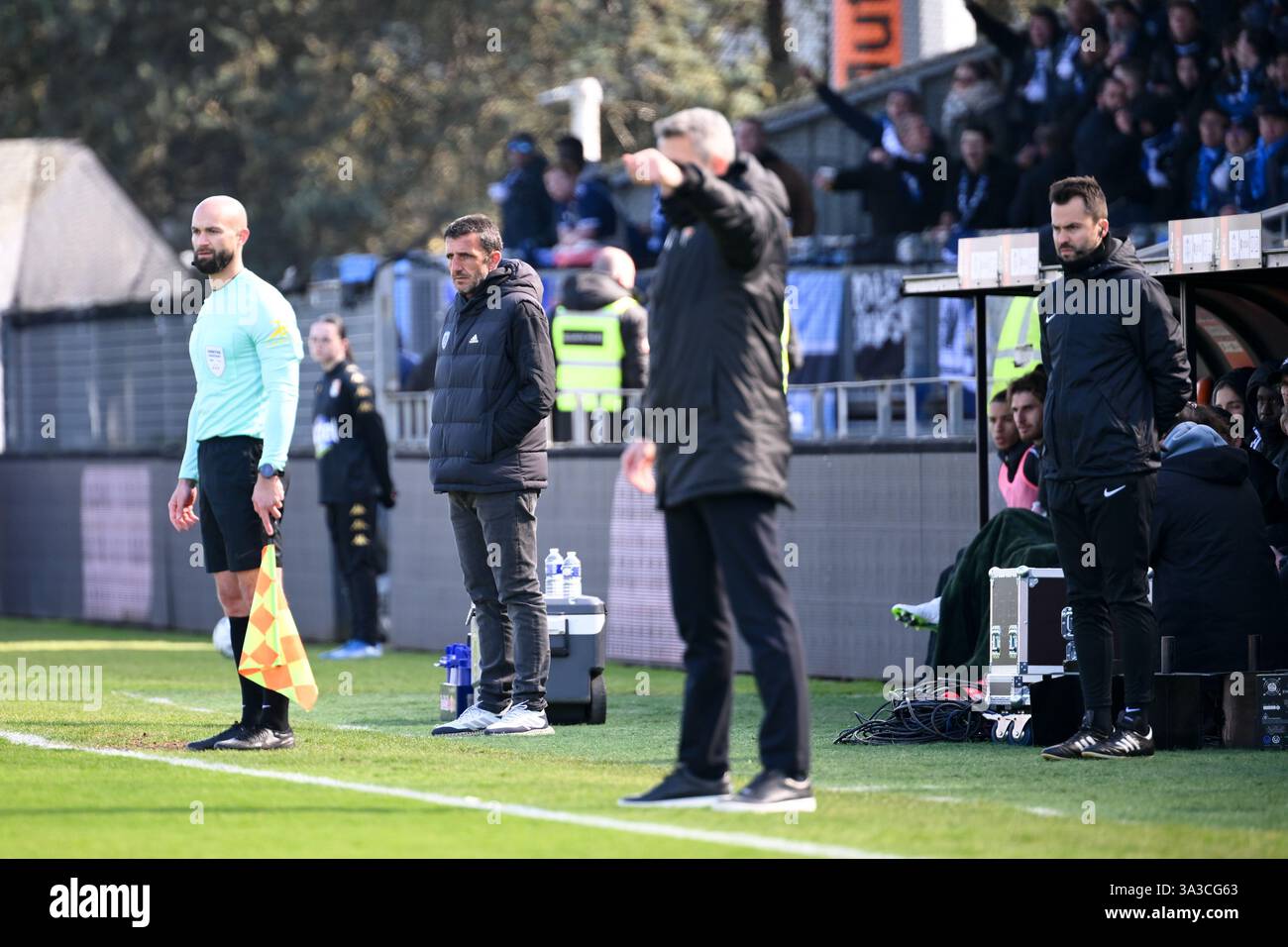 Stephane GILLI (Entraineur Paris Fc PFC) during the Ligue 2 BKT match ...