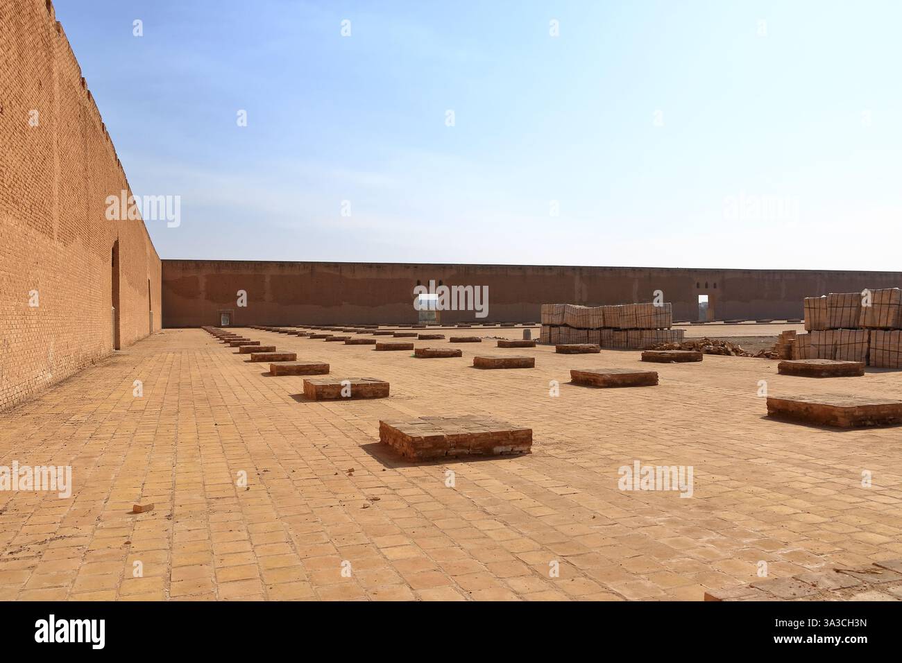 walls of the Great Mosque Malwiya in Samarra, Iraq Stock Photo - Alamy