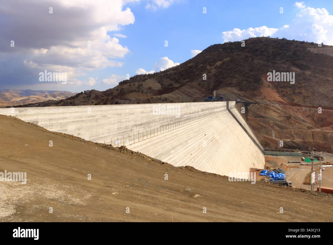lake at the Gomaspan Dam near Erbil, Kurdistan, Iraq Stock Photo - Alamy
