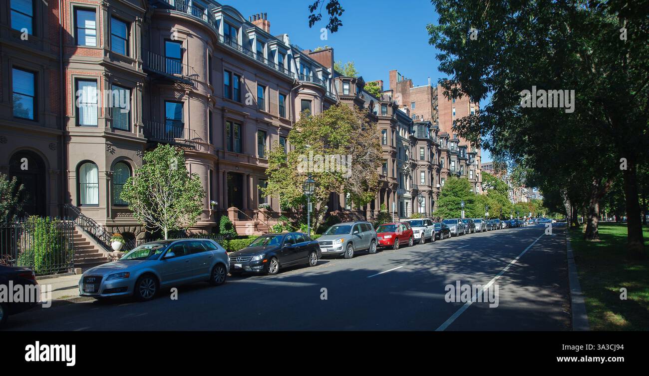 The Historical buildings in Commonwealth avenue, Back Bay, Boston ...